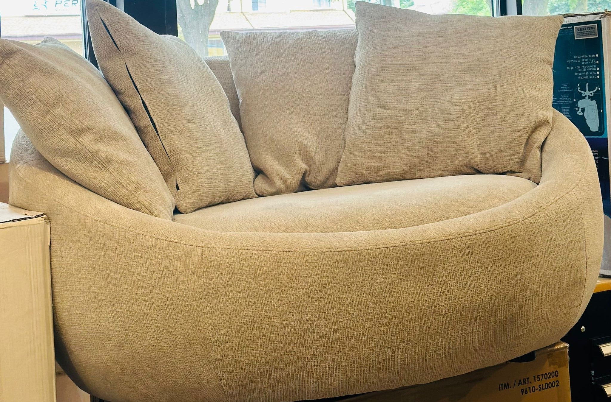 FABRIC CUDDLER CHAIR
